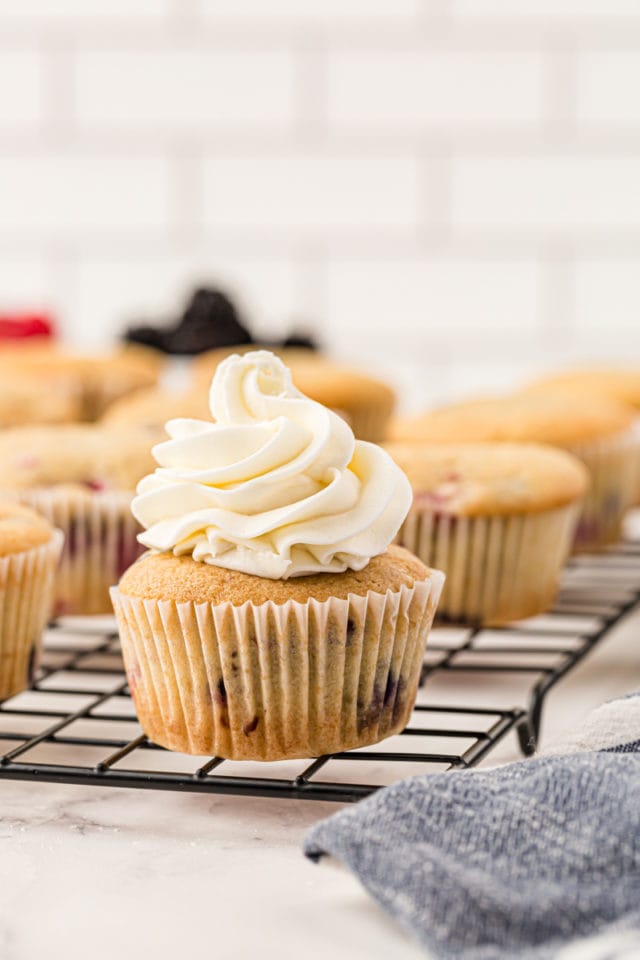 Berry Cupcakes - Bake or Break