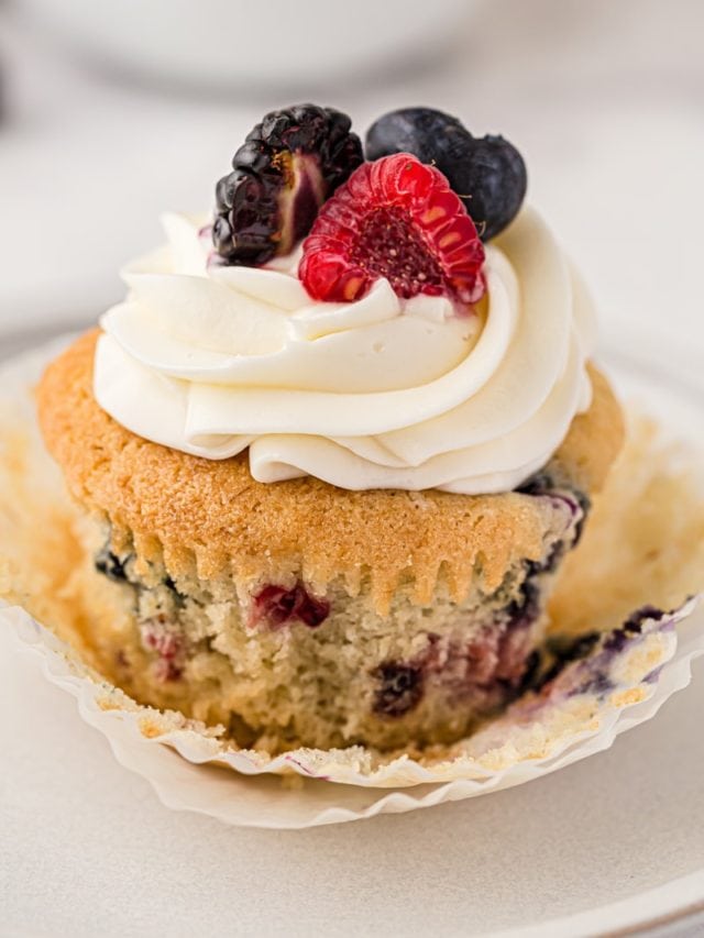 Berry Cupcakes - Bake or Break