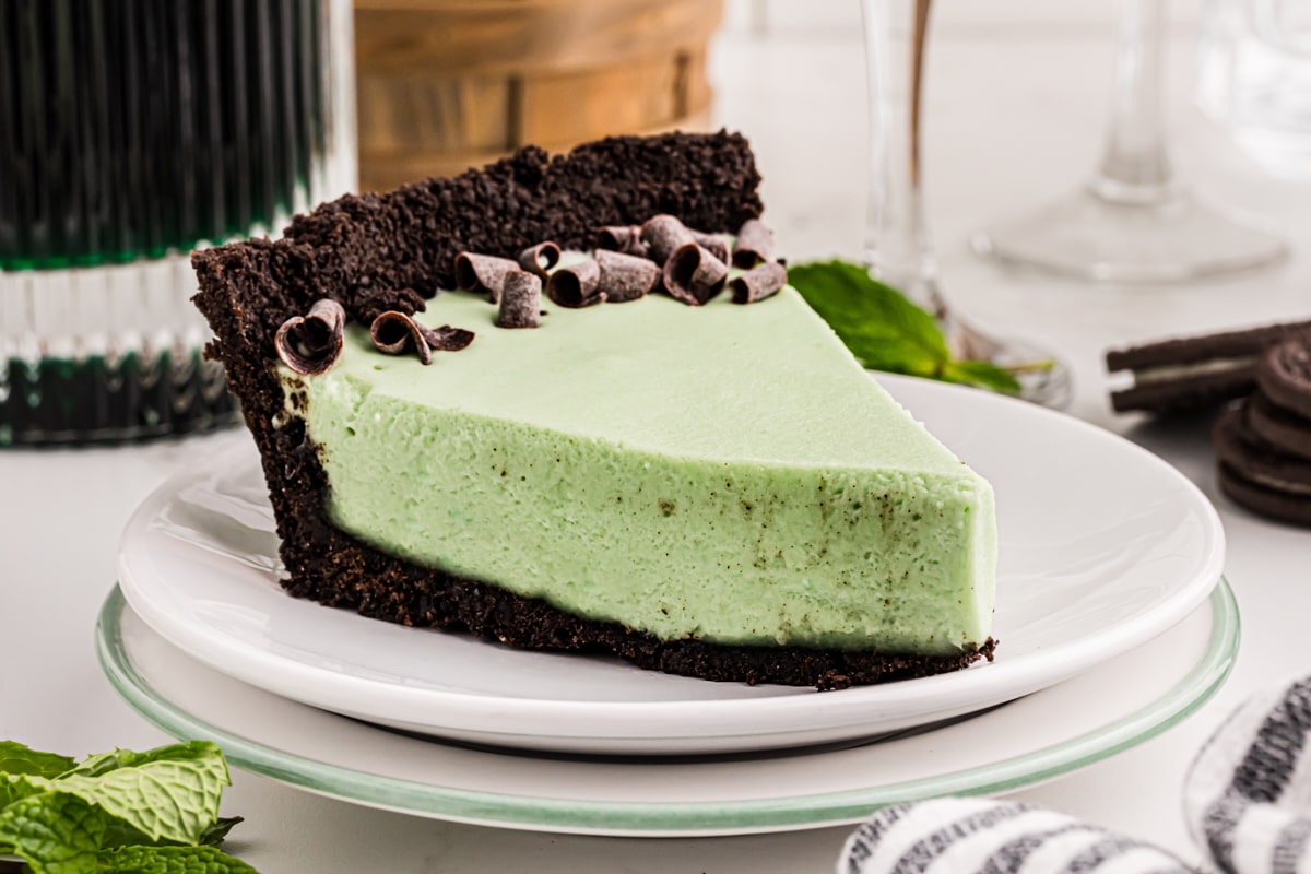 Easy Grasshopper Pie Recipe: A Refreshing Minty Treat - Bake or Break
