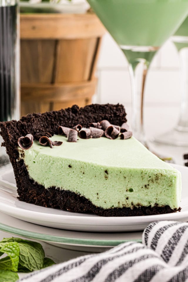 Easy Grasshopper Pie Recipe: A Refreshing Minty Treat - Bake or Break