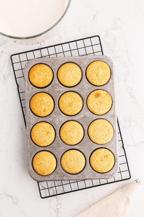Classic Vanilla Cupcakes: Pure Sweetness in Every Bite - Bake or Break