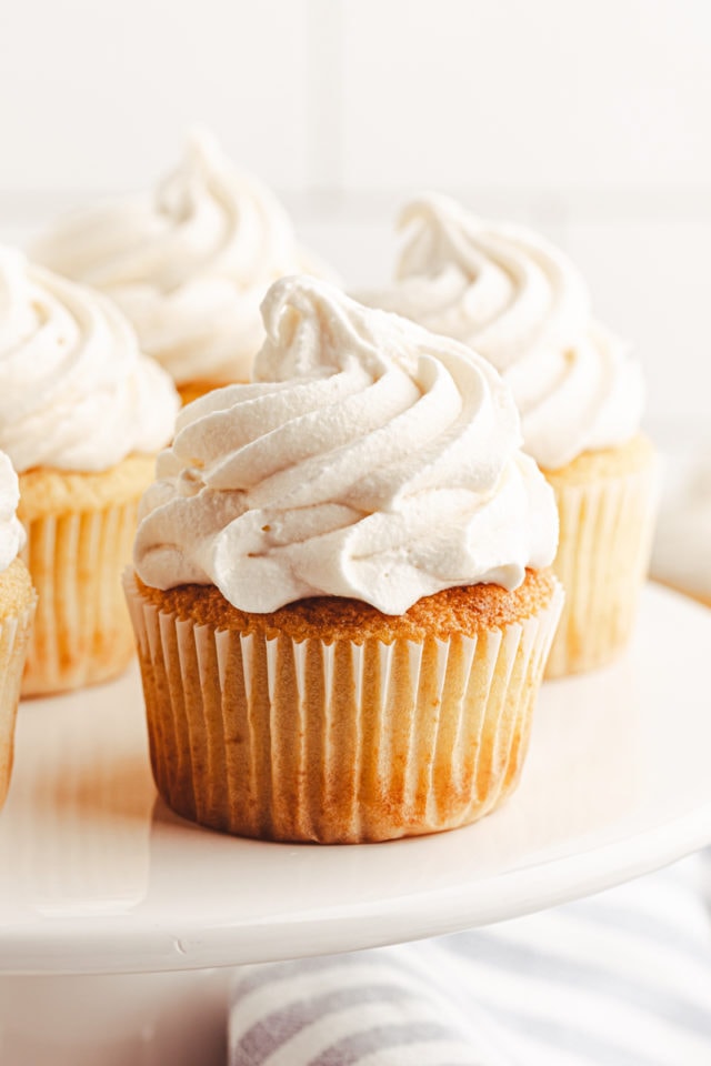 Classic Vanilla Cupcakes: Pure Sweetness in Every Bite - Bake or Break