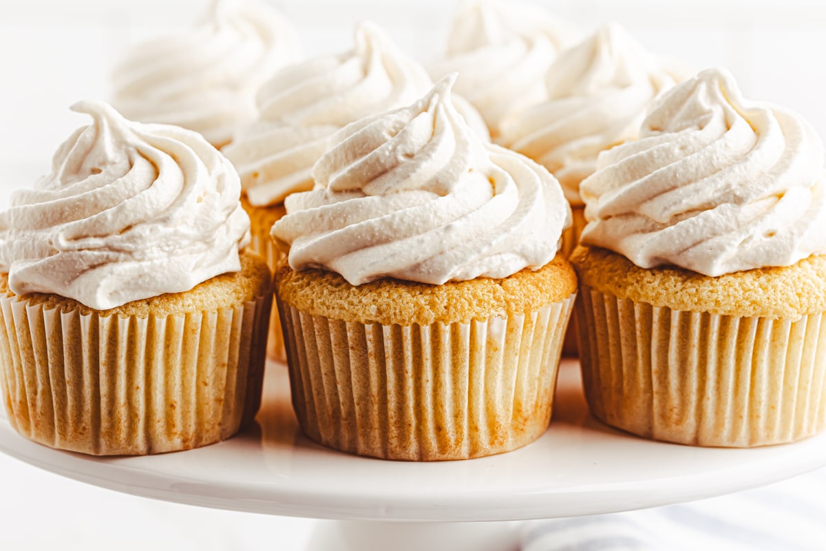 Classic Vanilla Cupcakes: Pure Sweetness in Every Bite - Bake or Break