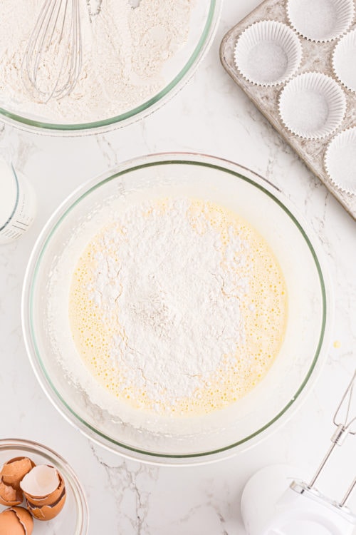 Classic Vanilla Cupcakes: Pure Sweetness in Every Bite - Bake or Break