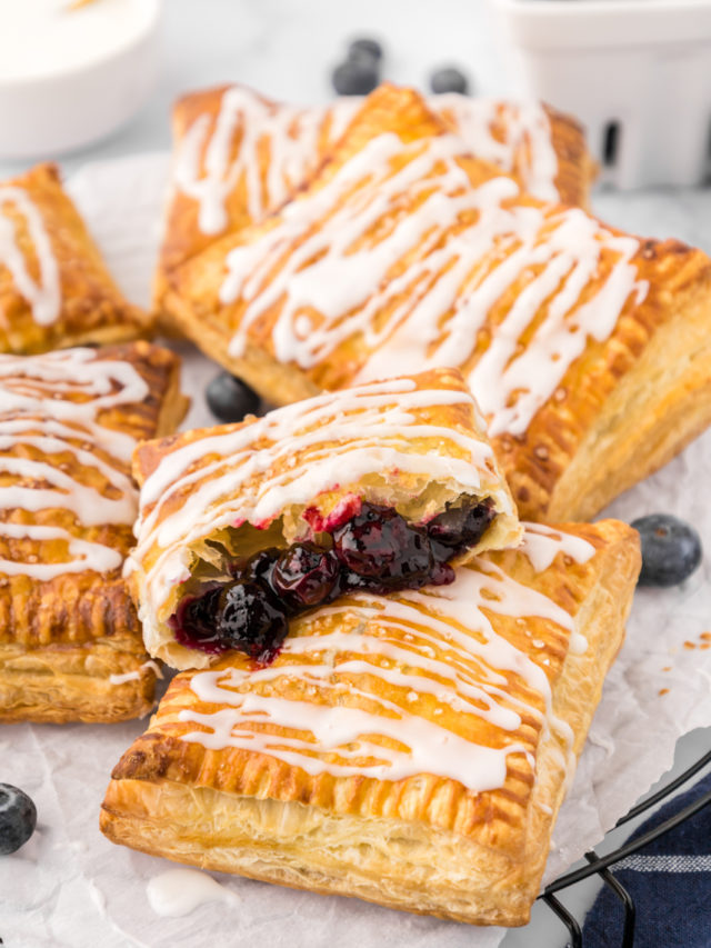 BLUEBERRY TOASTER STRUDEL STORY - Bake or Break