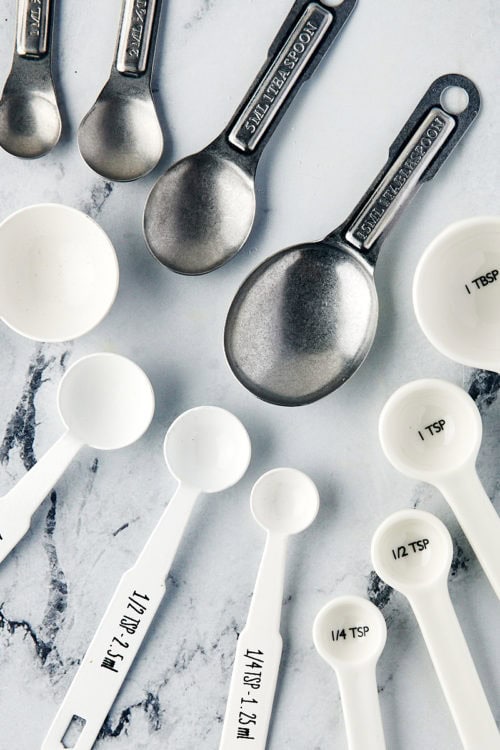 Dry vs Wet Measuring Cups: What's the Difference? - Bake or Break