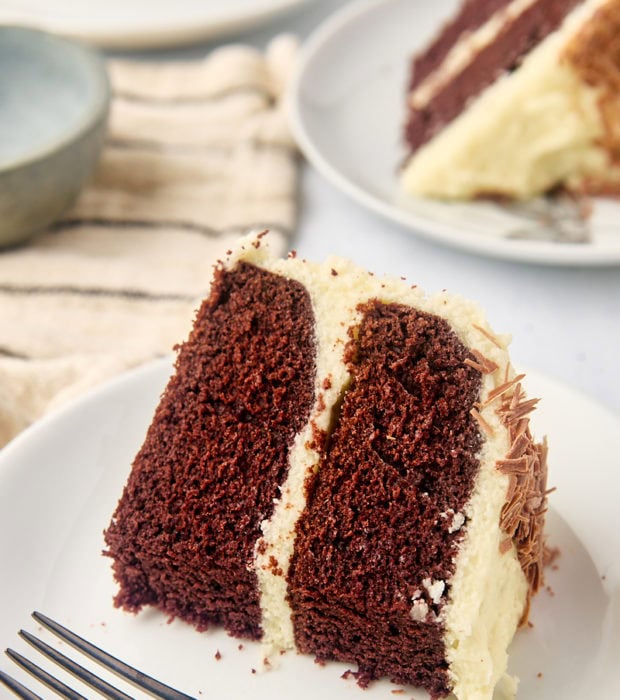 Mahogany Cake: A Classic Recipe for Chocolate Lovers - Bake or Break