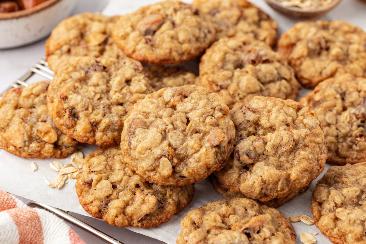 Irresistible Oatmeal Date Cookies - Bake or Break