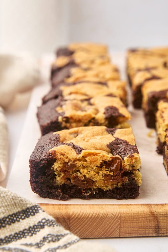 Decadent Brookies: The Best of Brownies and Cookies in One - Bake or Break