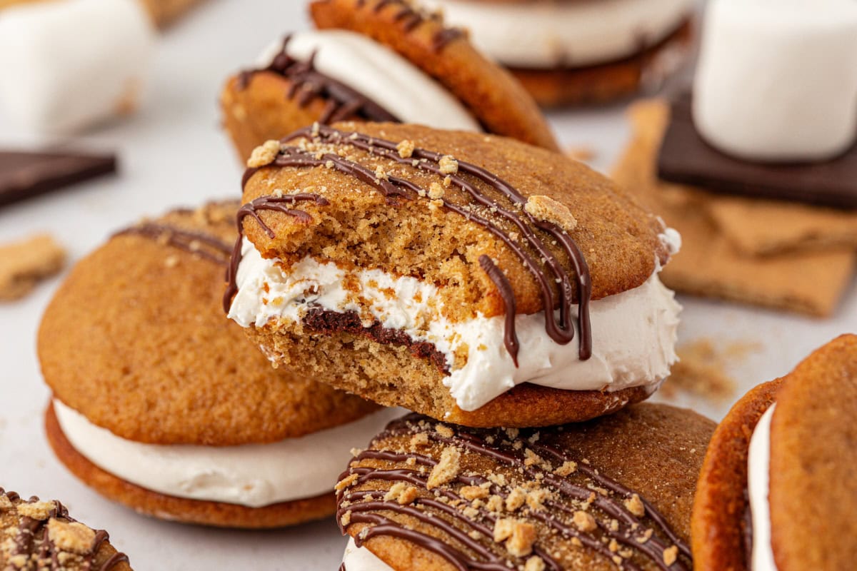 Homemade Sâ€™mores Whoopie Pies â€“ A Fun Twist on a Classic Treat